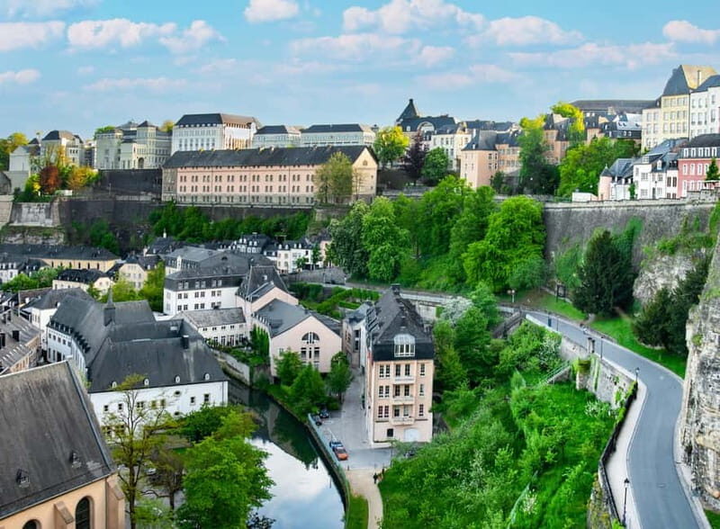 Luxembourg: Intro Walking Tour with a Local