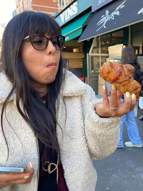 Lyon: Pastries and Chocolate Walking Food Tour