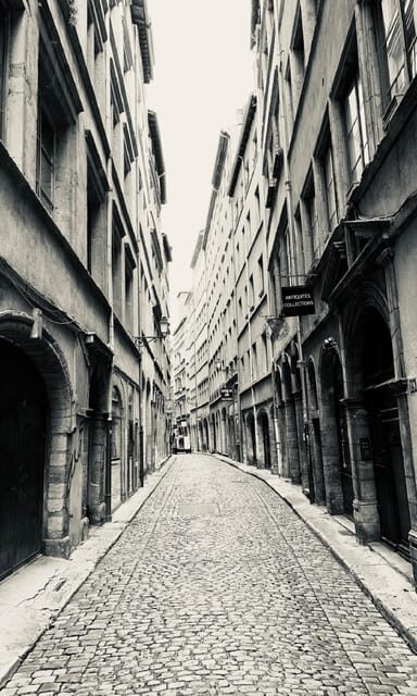 Lyon: Private Walking Tour of "Traboules" in the Old Town