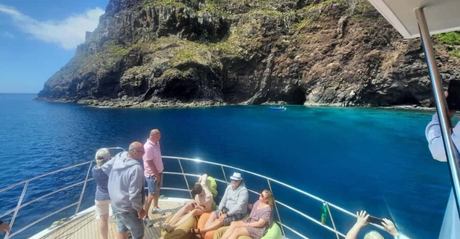 Madeira: Boat Trip with Lunch, Drinks, and Hotel Transfer