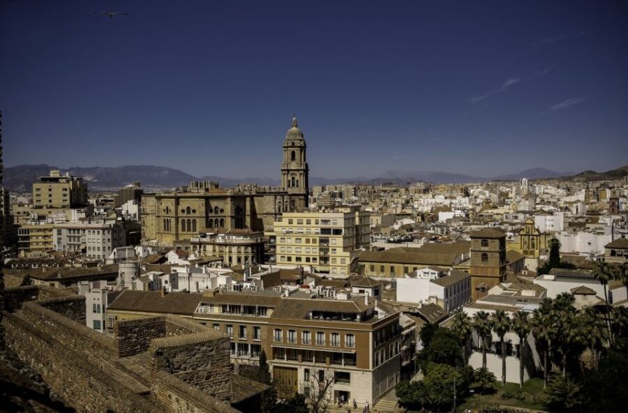 Málaga: 3-Hour Complete Walking Tour with Tickets