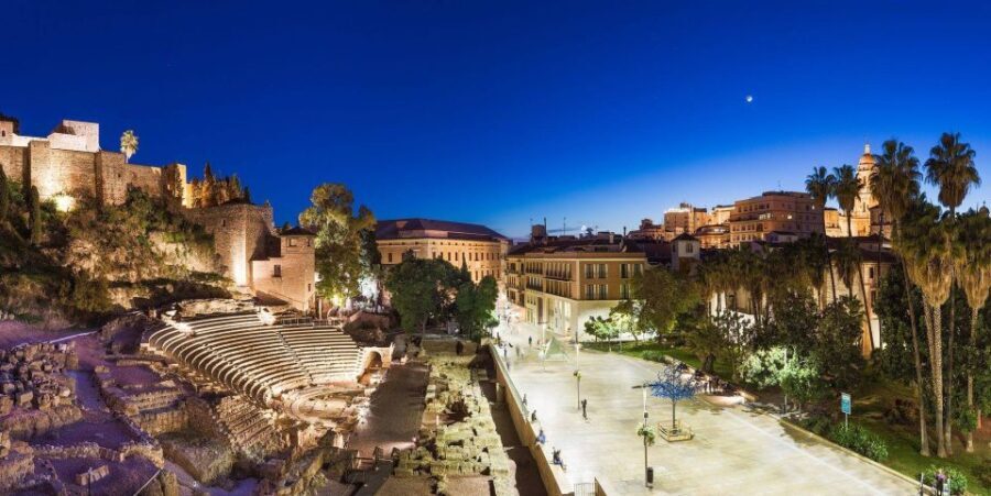 Málaga: Cathedral, Alcazaba, Roman Theater Walking Tour