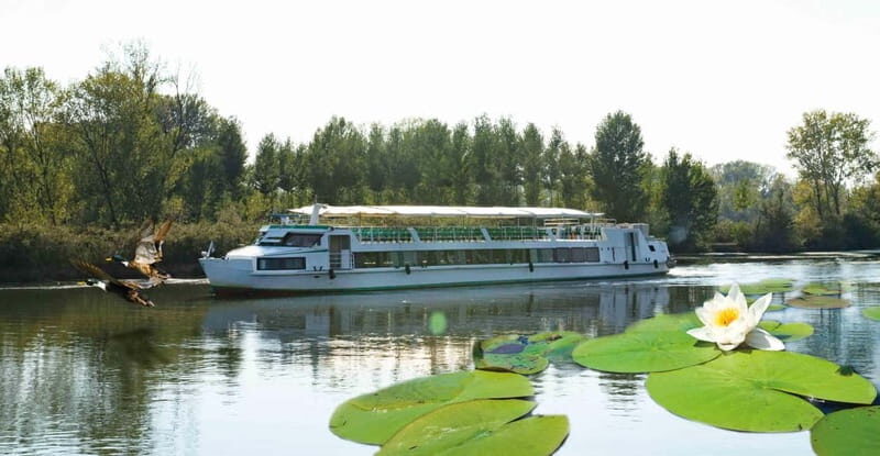 Mantua: from the water, lunch on the boat and guided visit to the city center