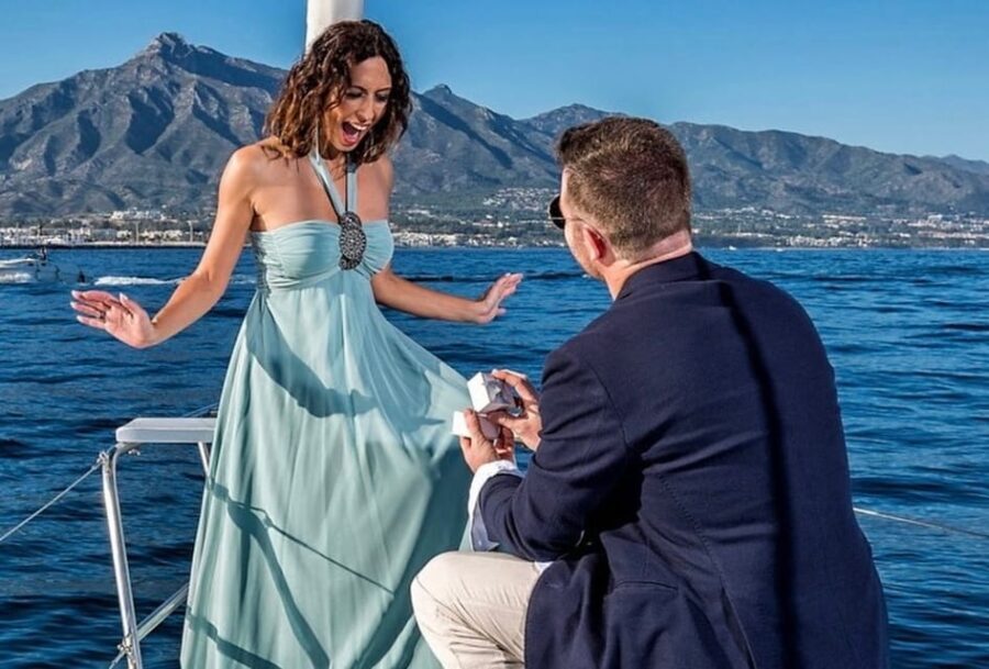 Marbella: Puerto Banús Private Sailing Cruise with Drinks
