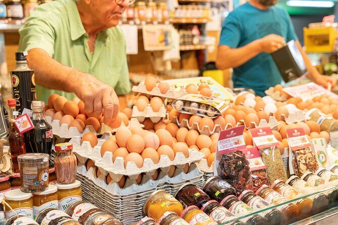 Market tour and lunch or dinner at a local's home in Siracusa