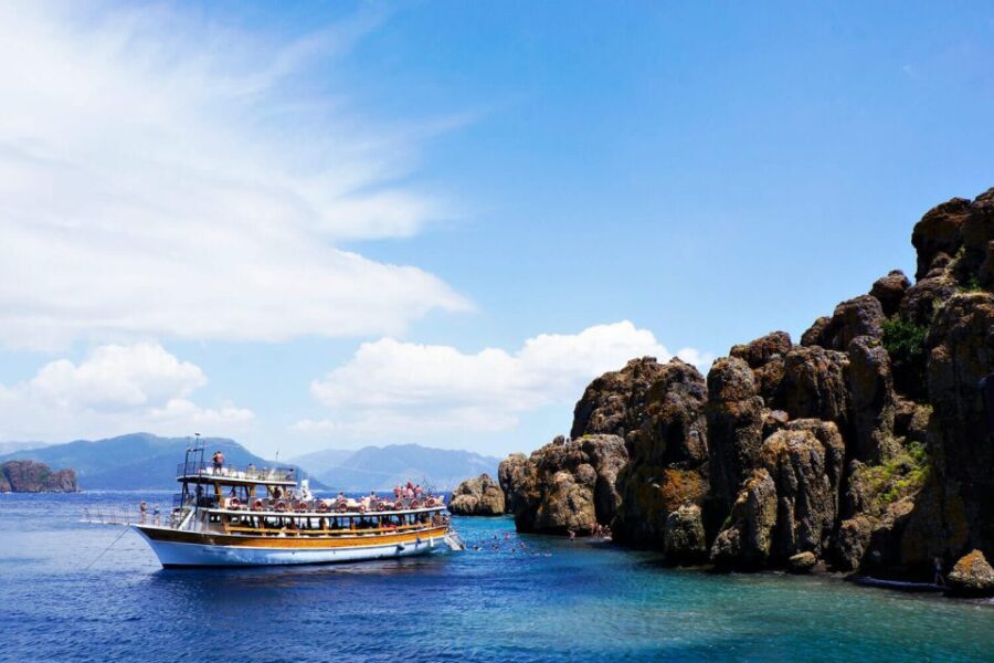 Marmaris: Boat Trip with Unlimited Drinks and BBQ Lunch