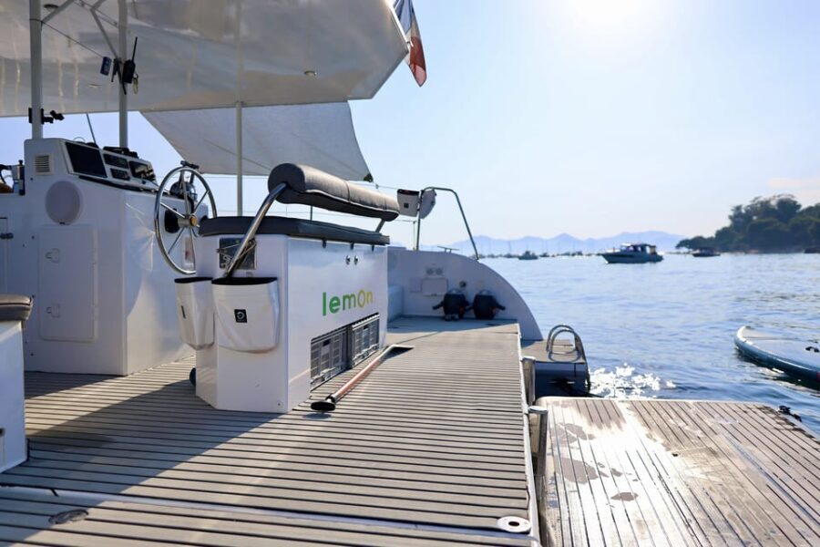 Marseille: Calanques Catamaran Tour & Standup Paddle