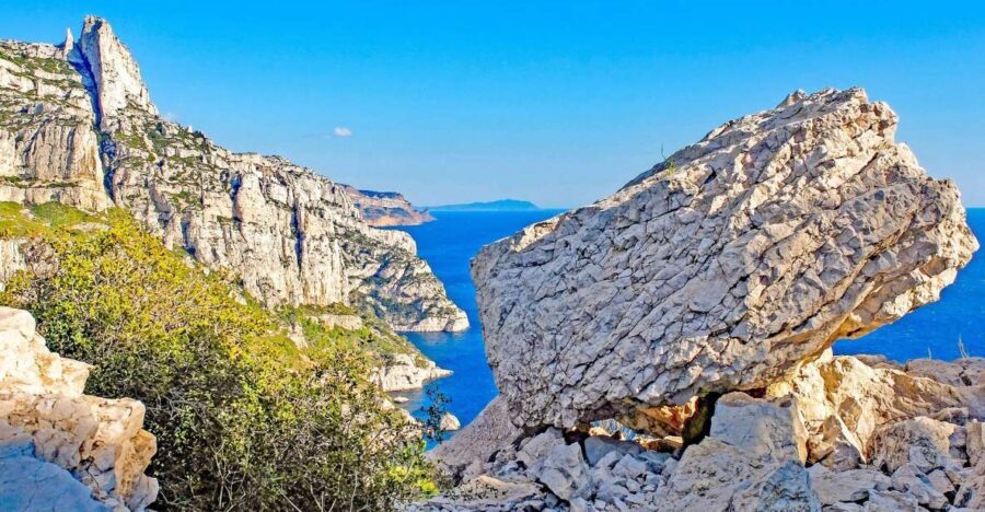 Marseille: Calanques National Park Guided Hike with Picnic