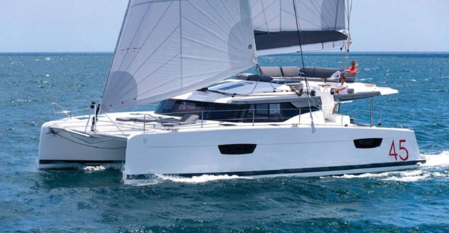 Marseille: Catamaran cruise to discover Frioul Islands