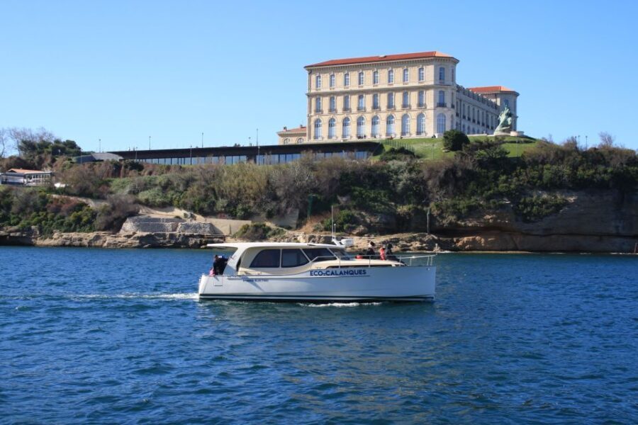Marseille: Sunset Boat Cruise with Dinner and Drinks