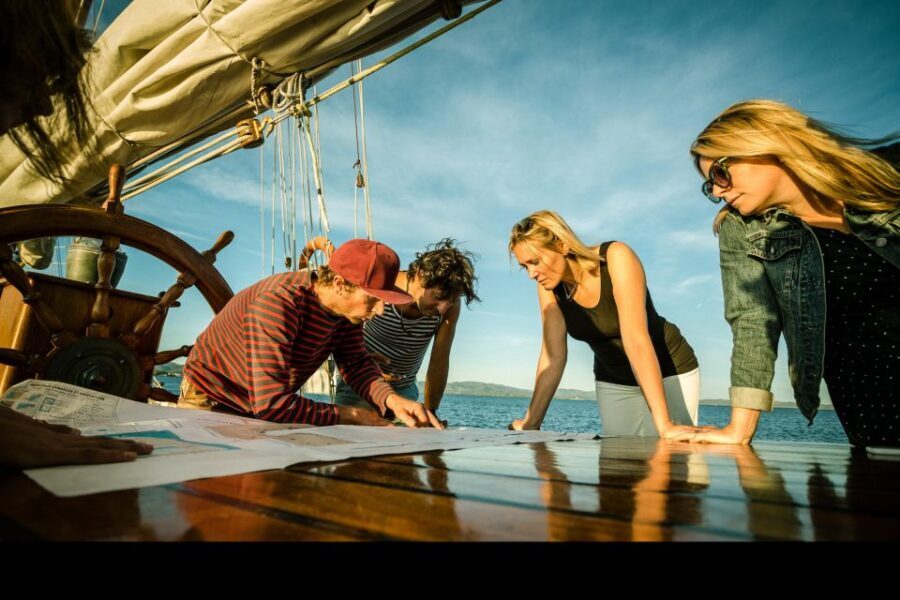 Marseille: Sunset Sailing Cruise with Dinner and Drinks