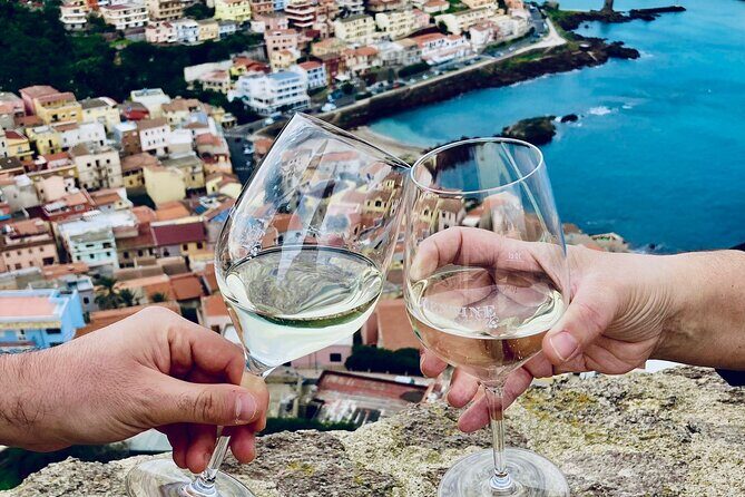 Medieval Village Walking Tour with Aperitif in Castelsardo