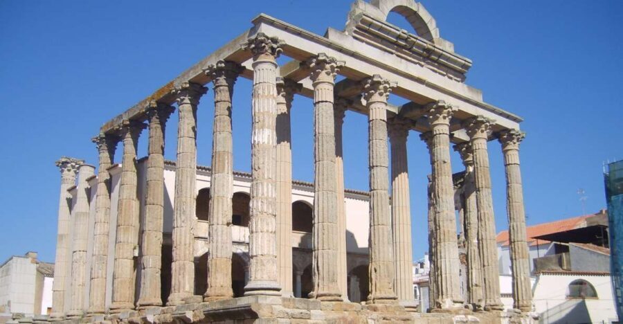Merida: Guiding Walking Tour with Theater and Amphitheatre