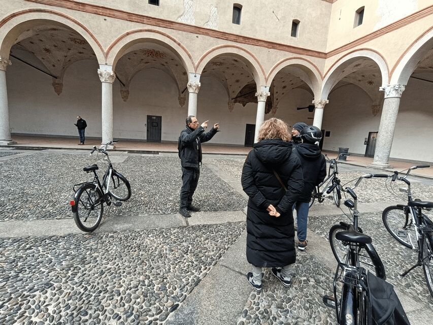 Milan: ELECTRIC-Bicycle Tour Live Tour Guide 3 hours & half