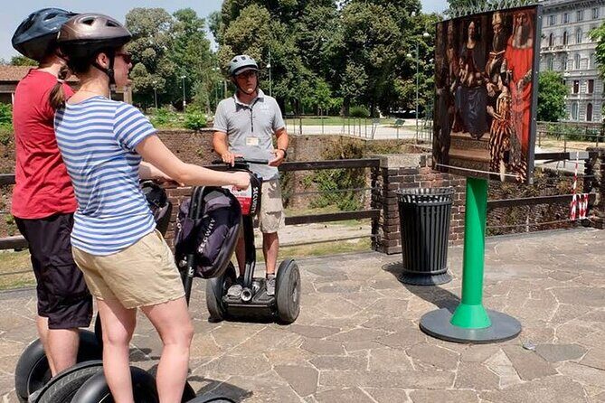 Milan: Electric Bicycle Tour Tourist Guide Live - 3 hours & half
