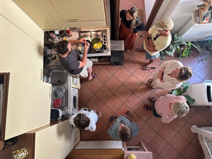 Milan: Pasta & Tiramisu Cooking Class with Premium Products