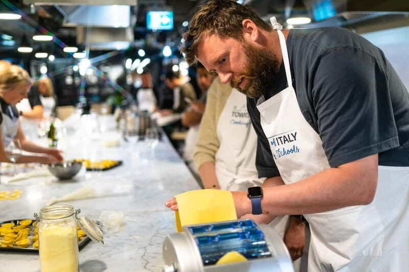 Milan: Small-group Pasta & Gelato Class with Unlimited Wine