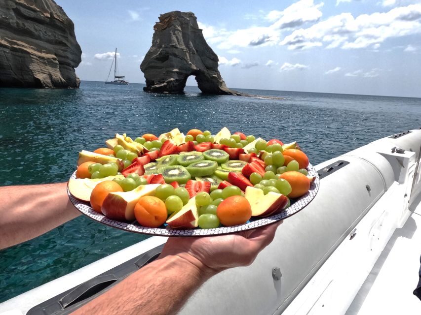 Milos: Half-Day Speedboat Cruise to Klefiko with Snorkeling