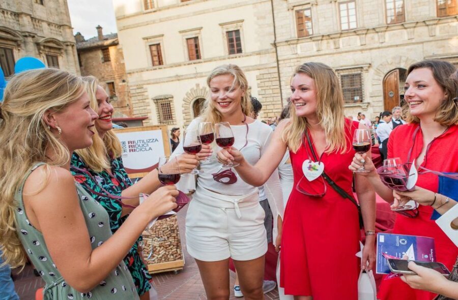 Montepulciano: Guided Wine Tasting Tour with Lunch
