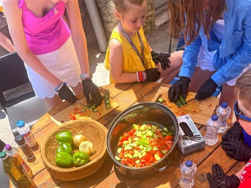 Mykonos: Group Cooking Class at the Home of a Local Family