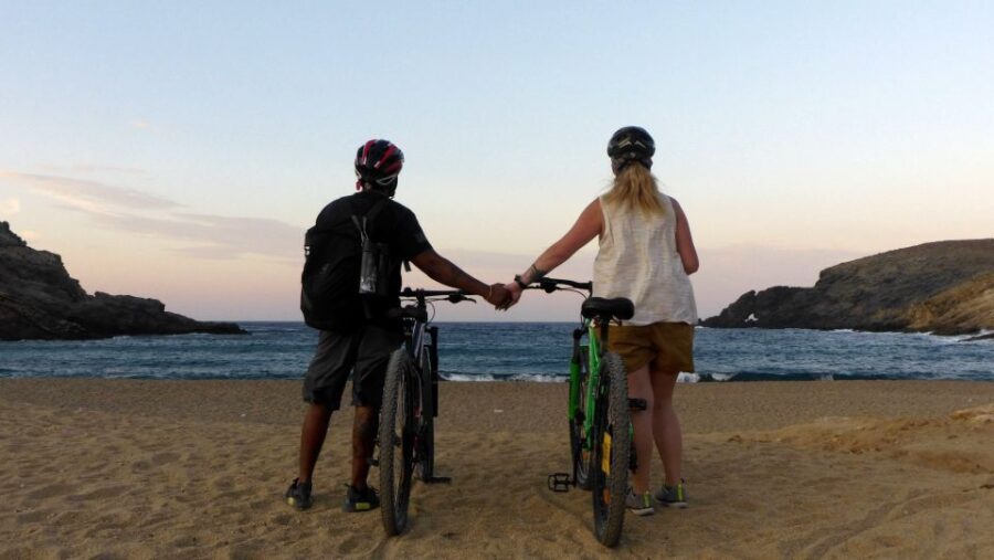 Mykonos' Romantic Bike Tour with private Picnic at the Beach