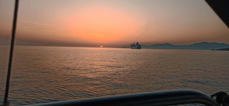 Mykonos: Sunset Cruise with a Buffet of Greek Delicacies