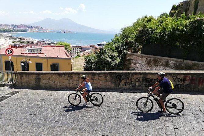 Naples panoramic e-bike(pedal assisted)ride with pizza tasting