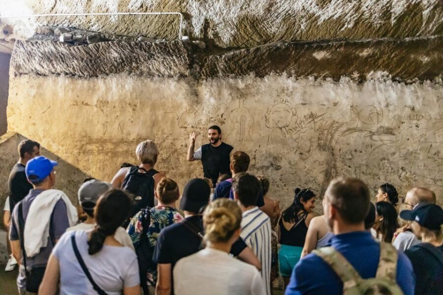 Naples: Spanish Quarters Underground Guided Tour