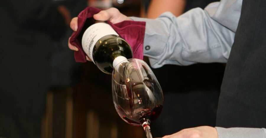 Neive: Reds of Piedmont Wine Tasting Tour with 5 Glasses