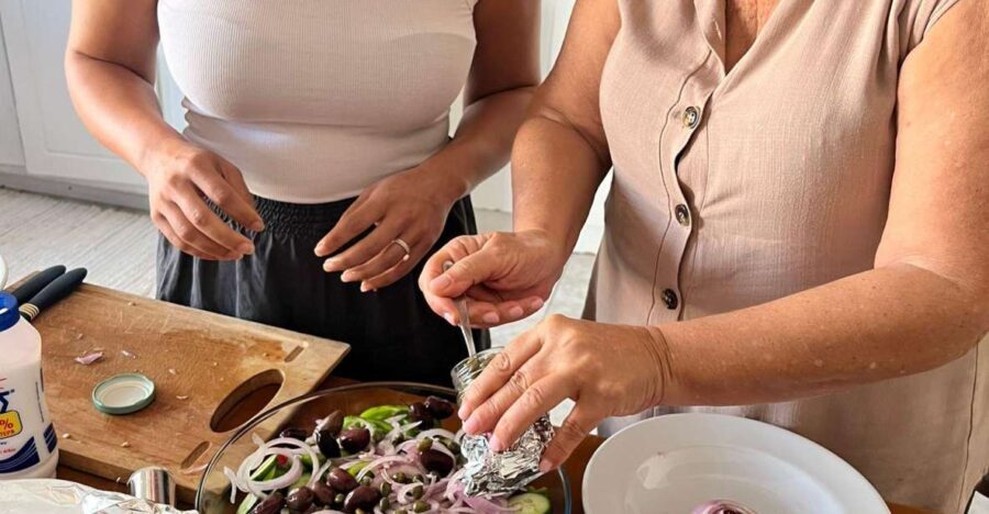 Oia: Greek Cooking Class and Lunch with a Local Grandmother