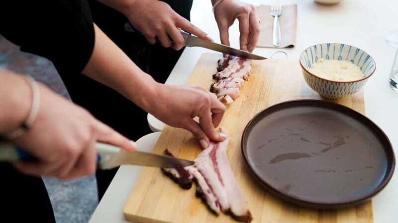 Olbia: cooking class on real pasta carbonara