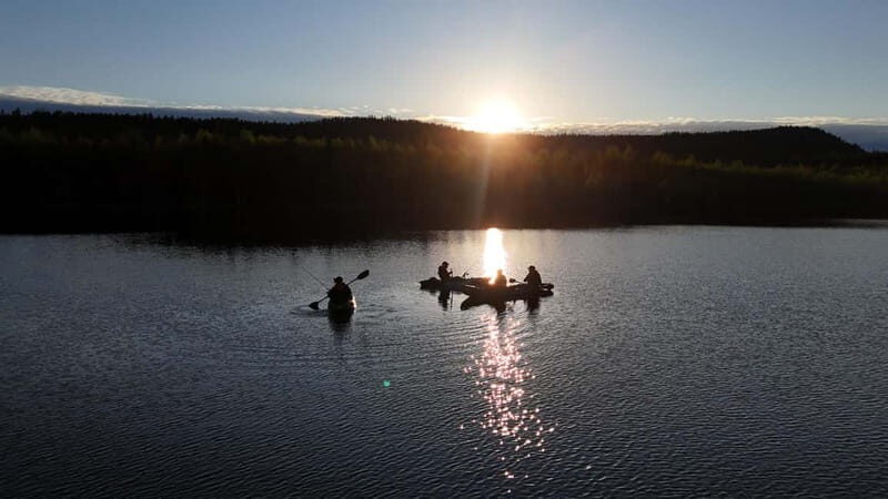 Överkalix: Midnight Sun Kayaking Tour with Dinner