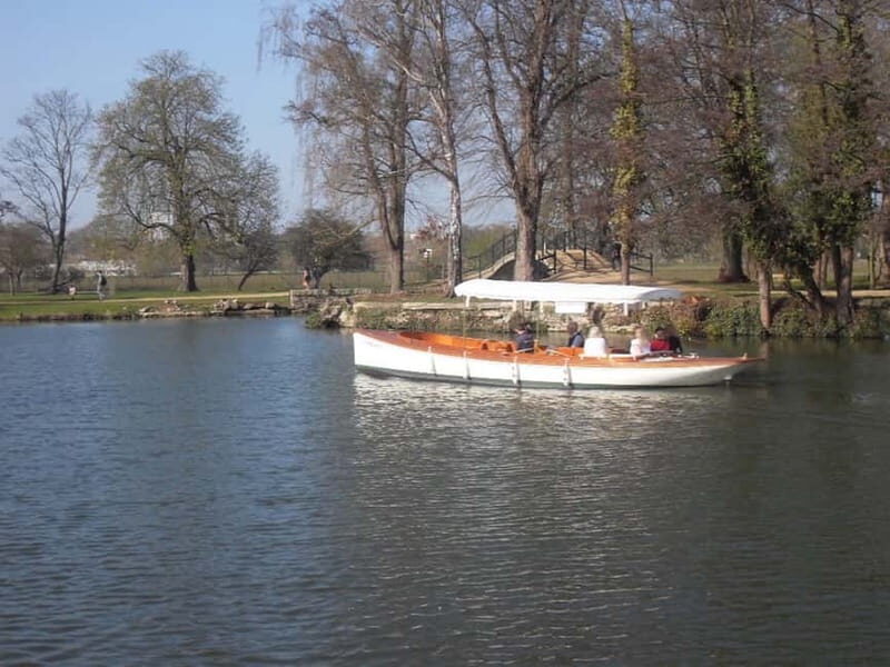 Oxford: Sightseeing Boat Cruise with Prosecco