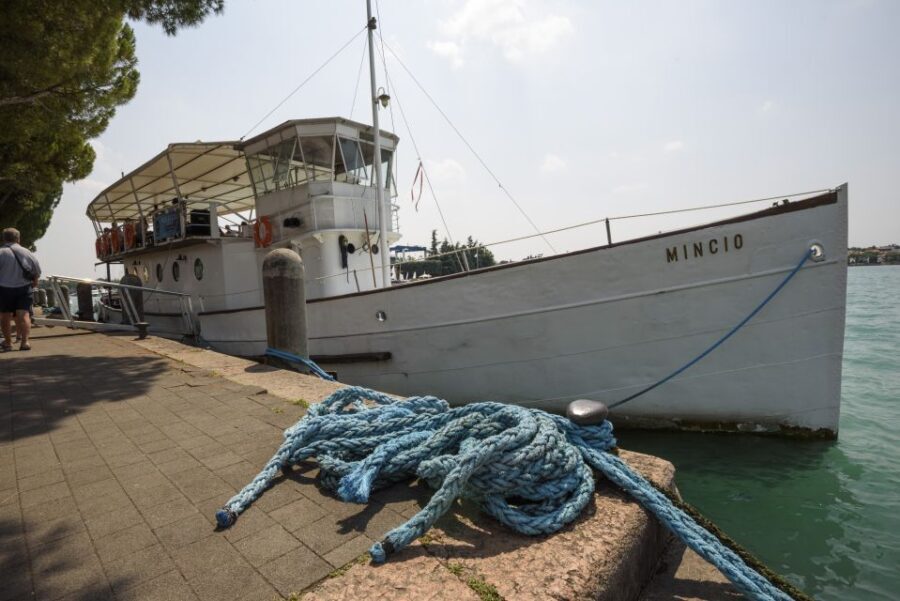 Peschiera: Half-Day Lake Garda Cruise with Lunch