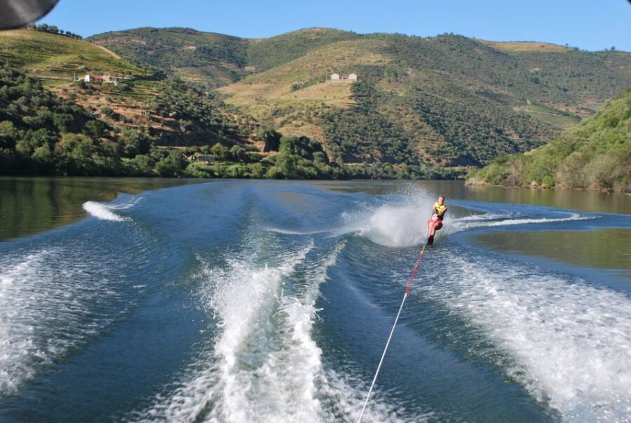 Pinhão: River Douro Speedboat Tour with Water Sports