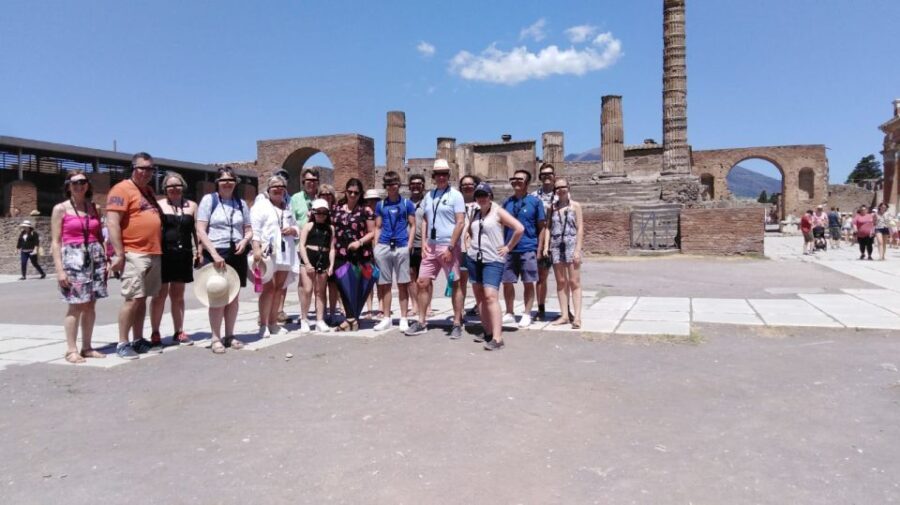 Pompeii: 3D Walking Tour with Entry Ticket