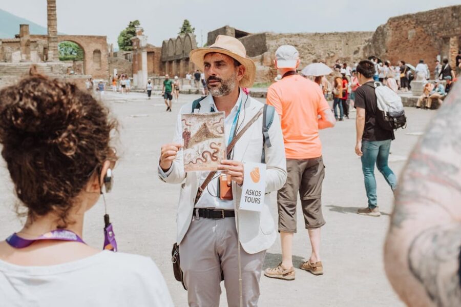 Pompeii: Entry Ticket and Guided Tour with an Archaeologist