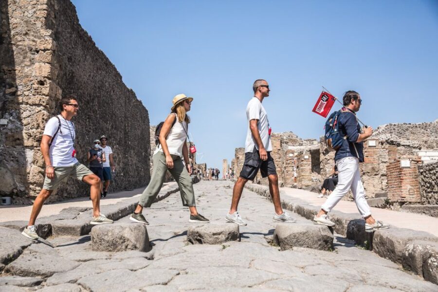 Pompeii: Guided Walking Tour with Skip-the-Line Ticket
