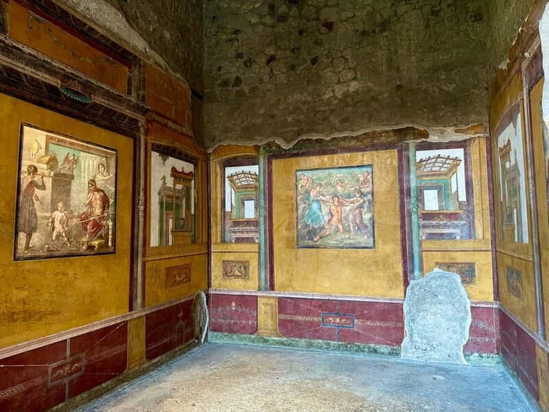Pompeii: walking tour with an archeological guide