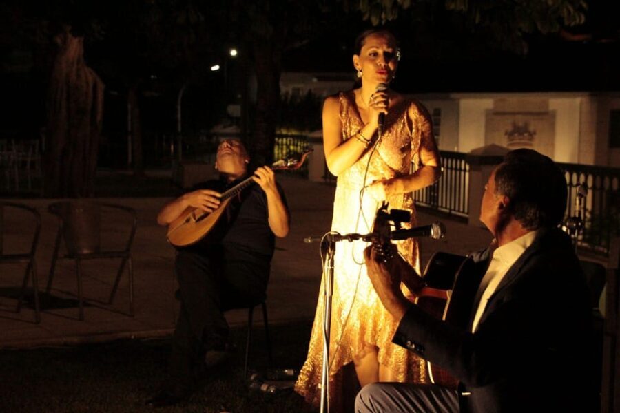 Porto: Fado Show with Dinner in a Traditional Fado House