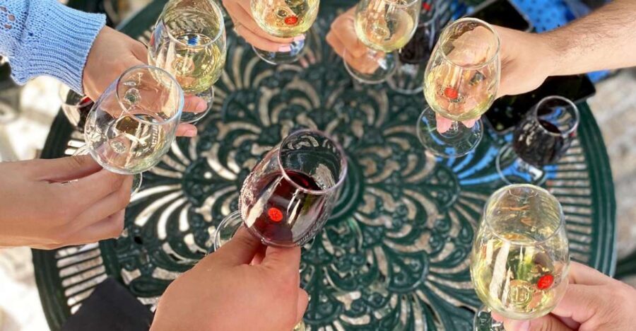Porto: Wine Tasting with Tapas Walking Tour