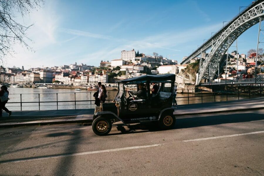 Porto:Private Tour of the Historic City in a Classic Ford T