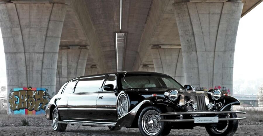 Prague: 1-Hour Vintage Limousine Rental