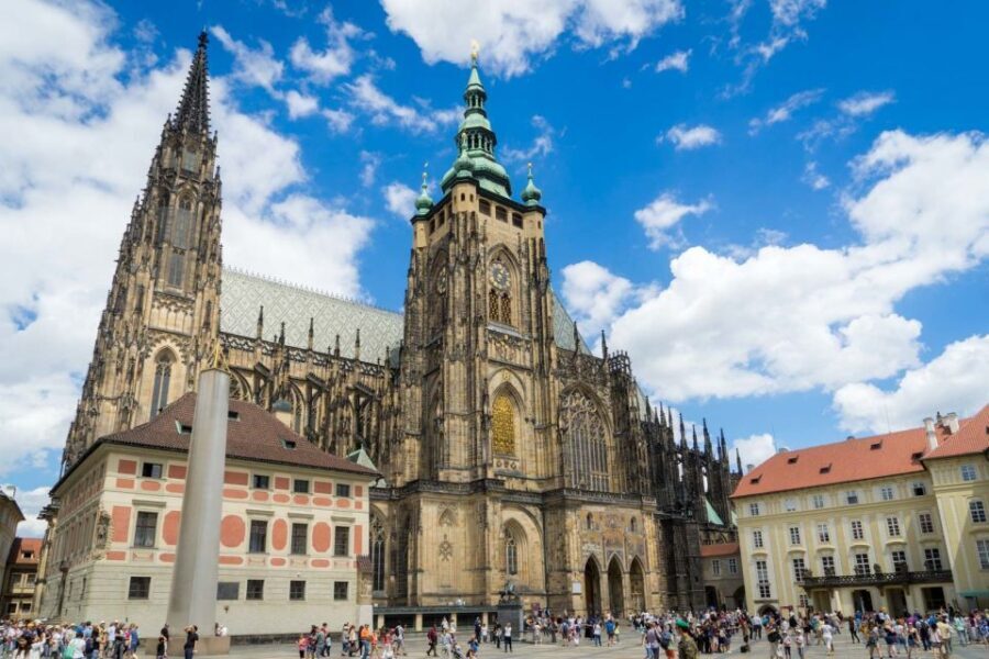 Prague: Full-Day Old Town, River Cruise & Prague Castle Tour