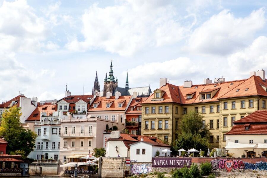 Prague: Full-Day Sightseeing Tour with Cruise and Lunch