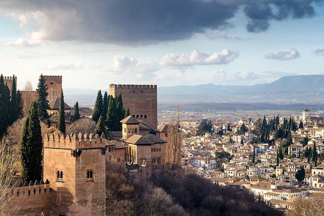 Private 3-hour Alhambra tour with tickets