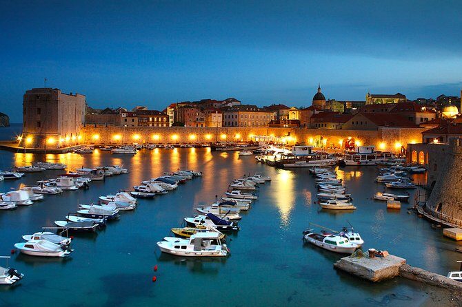 Private 3 hours walking tour of the Old Town with transfer