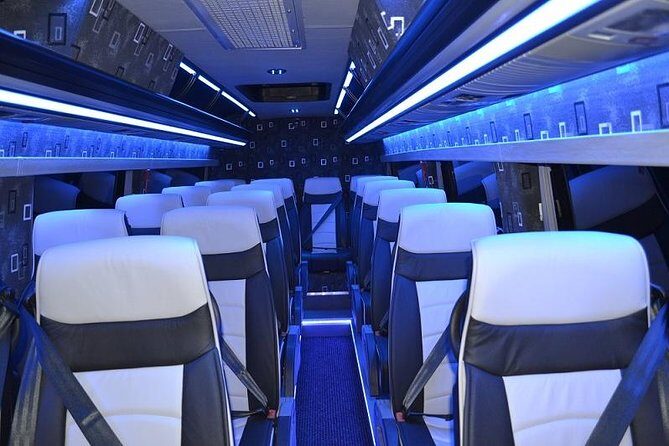 Private Minibus Arrival Transfer: Gatwick to Central London Airport