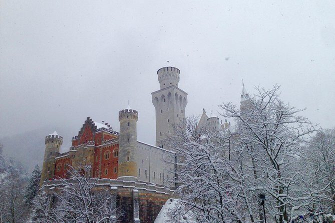 Private Neuschwanstein castle tour from Munich - Stop 2: Murnau Village for Lunch