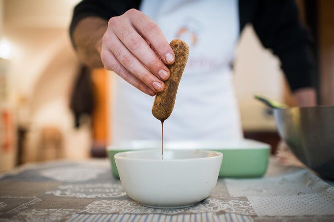 Private Pizza & Tiramisu Class at a Cesarina's home with tasting in Ostuni